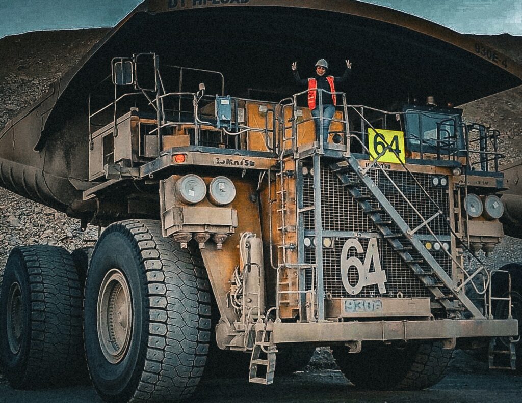 Mujeres en Minera Los Pelambres: la historia de la joven Salamanquina que tras 12 años operando ...